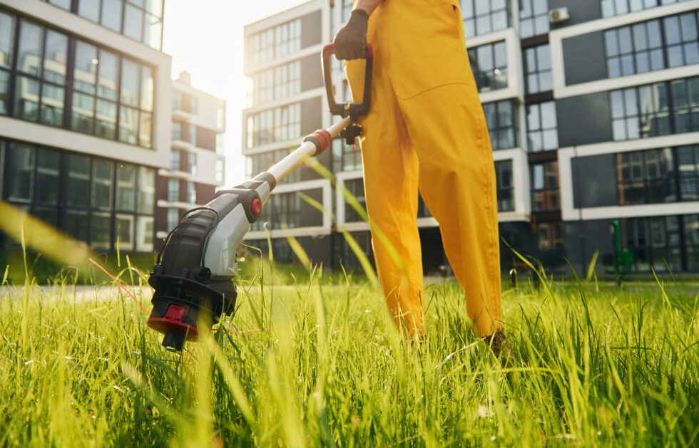 Commercial Lawn Maintenance Solutions: 7 Effective Commercial Lawn Care ...